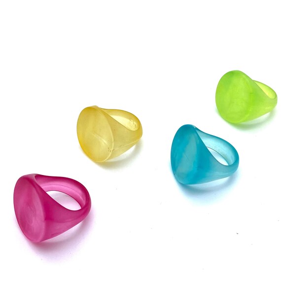 Vintage 1960s Lucite MOD Statement Rings, authentic 6… - Gem