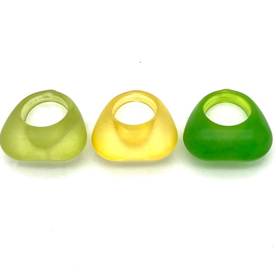 Vintage 1960s Lucite MOD dome Statement Rings, authen… - Gem