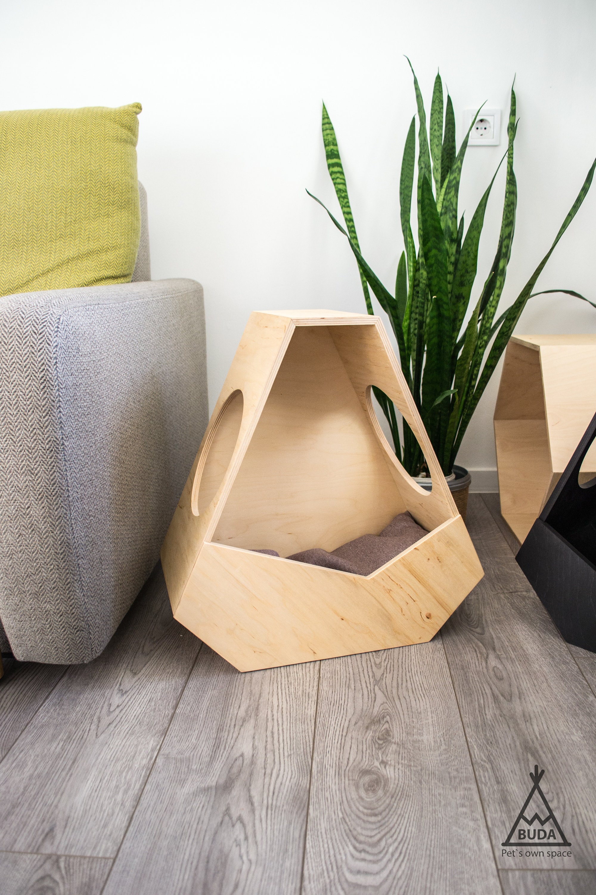 Houten kattenhuis met 2 verdiepingen - stoeprand, nachtkastje ...