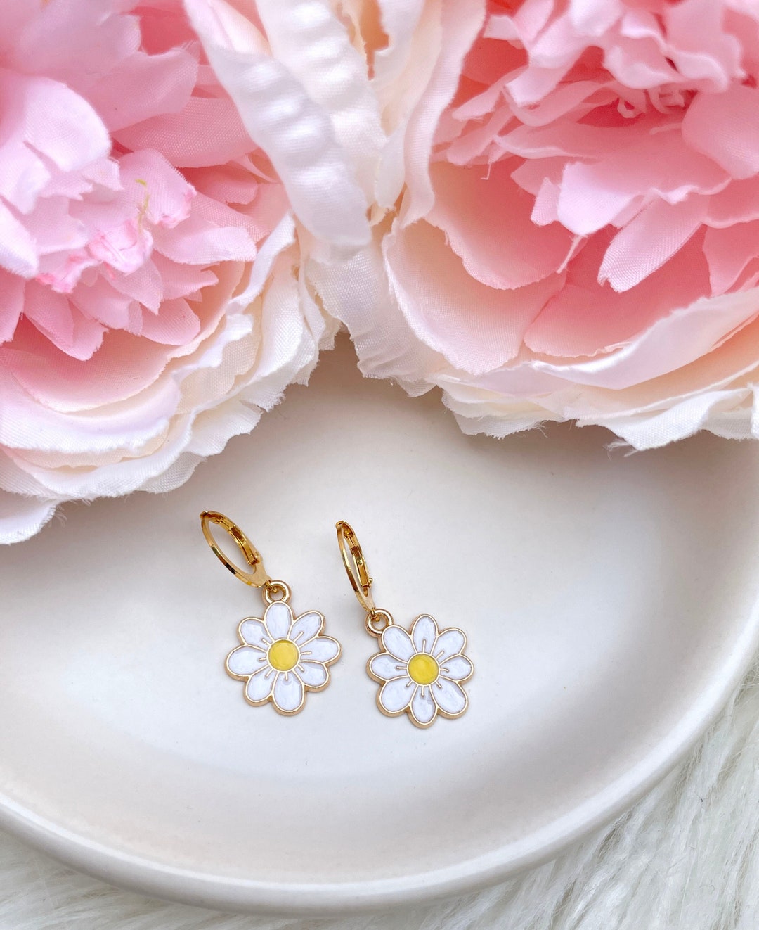 White and Yellow Daisy Flower 18K Gold Plated Huggie Sleeper - Etsy