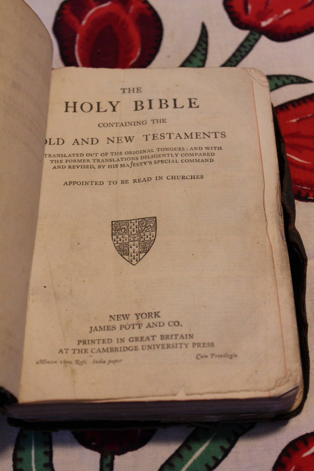 100 Yrs Old, Holy Bible / Old and New Testaments / Antique, Spiritual ...