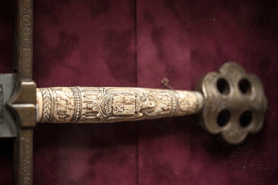 A Unique Replica of The Catholic King's Sword TANTO M… - Gem