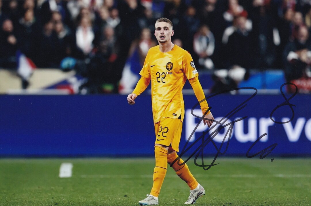 Football - Kenneth Taylor - Hand Signed 12x8 Inch Photograph ...