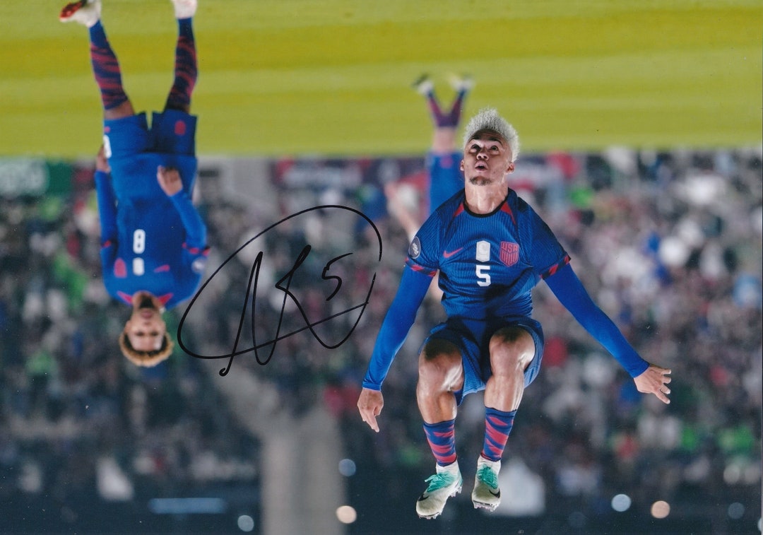 Football - Antonee Robinson - Hand Signed A4 Photograph - USA - COA - Etsy