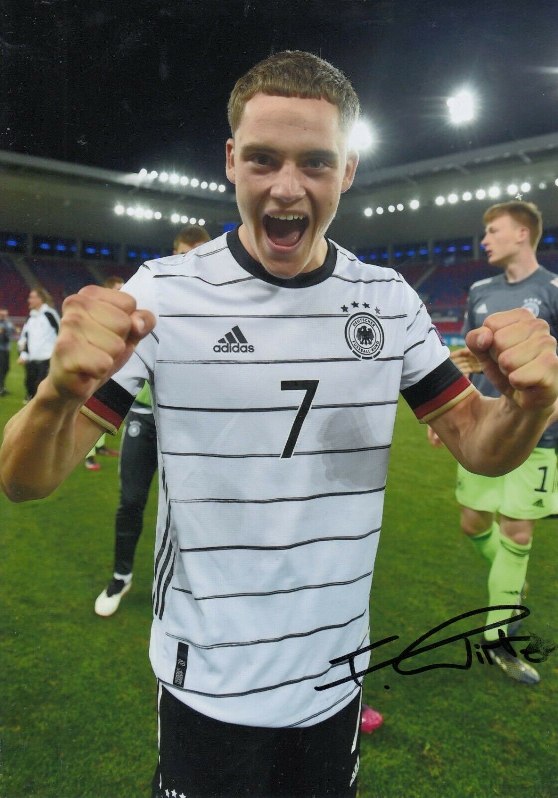 サッカー - フロリアン・ヴィルツ - 直筆サイン入り 12x8 写真 サッカー - フロリアン・ヴィルツ - 直筆サイン入り 12x8 写真
