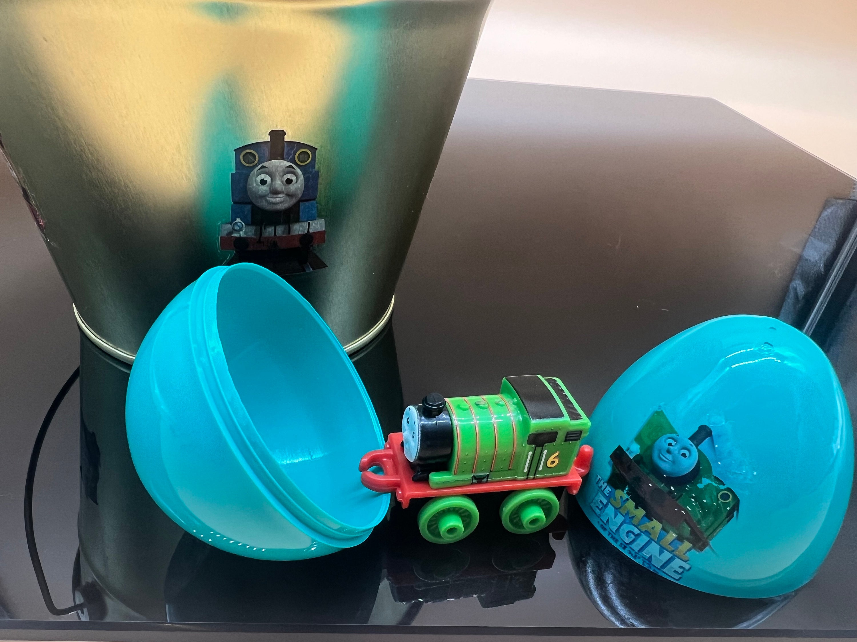 5 Eggs in a Tin! Thomas and Friends 3.5” Plastic Eggs With Figure Train ...