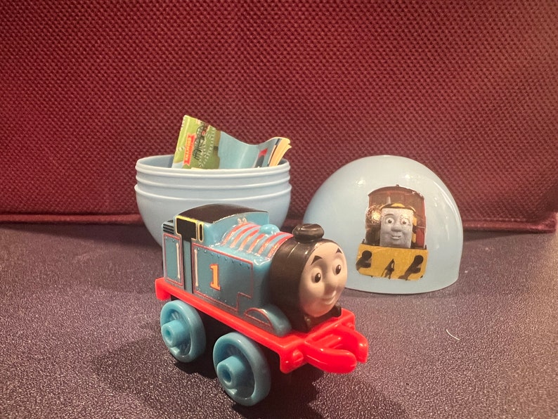 5 Eggs. Thomas and Friends 2.5”plastic Eggs, Egg Contains TOY TRAINS ...