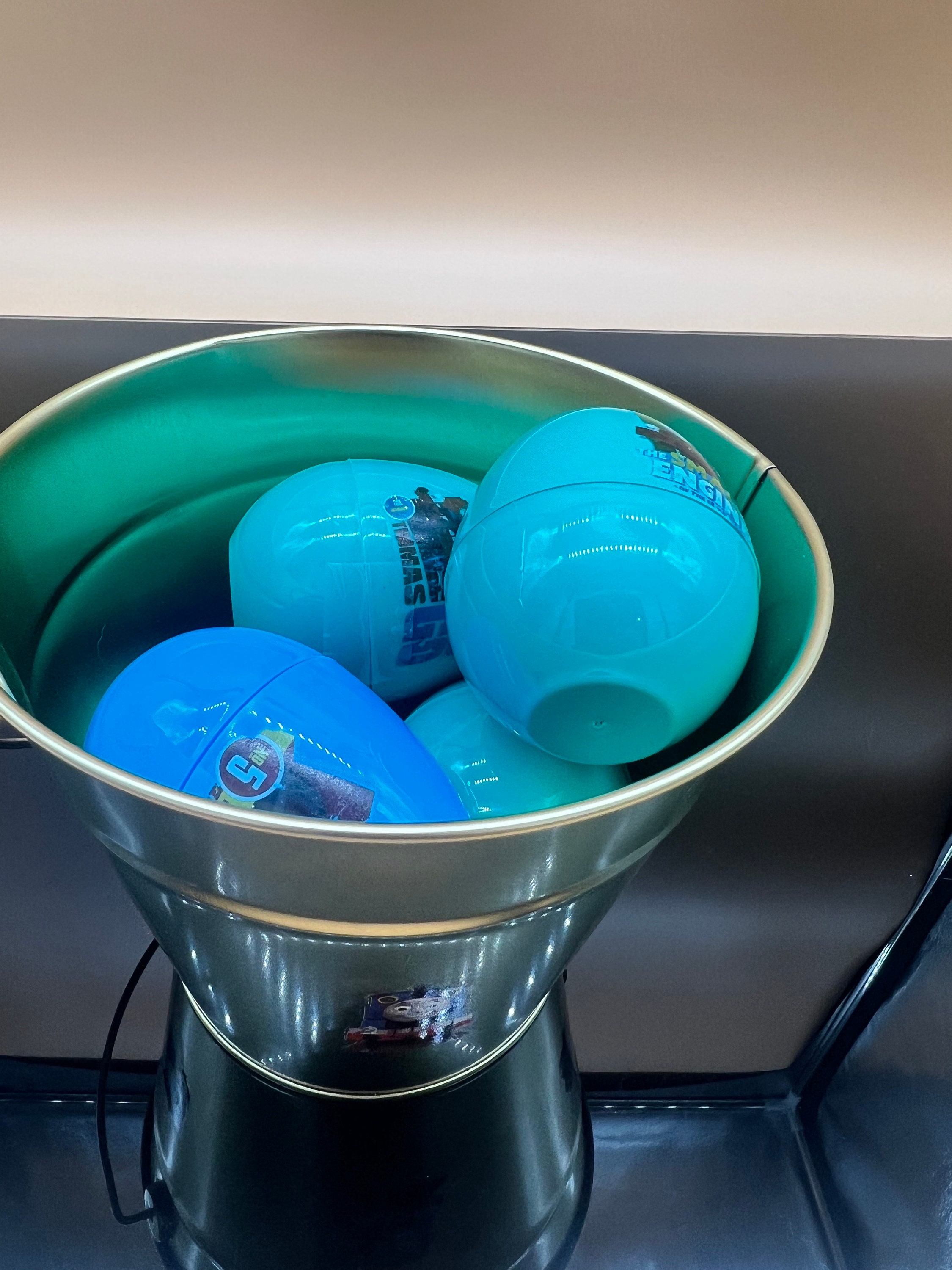 5 Eggs in a Tin! Thomas and Friends 3.5” Plastic Eggs With Figure Train ...