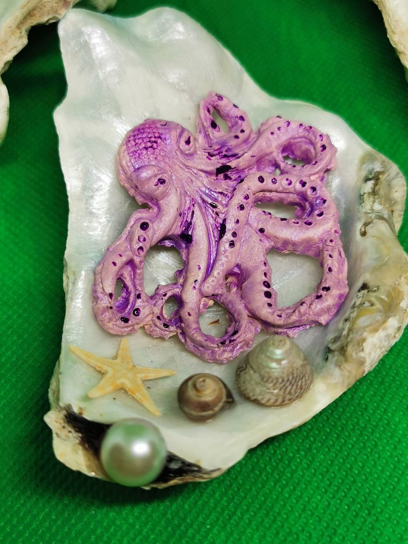 Decorated Oyster Shell. Using Hand Painted Octopus. - Etsy Denmark