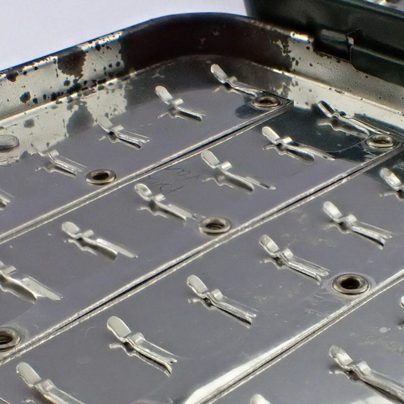 C. 1960 Wheatley Loch Leven Eyed Fly Box, Design No. 6 With 68 Clips ...