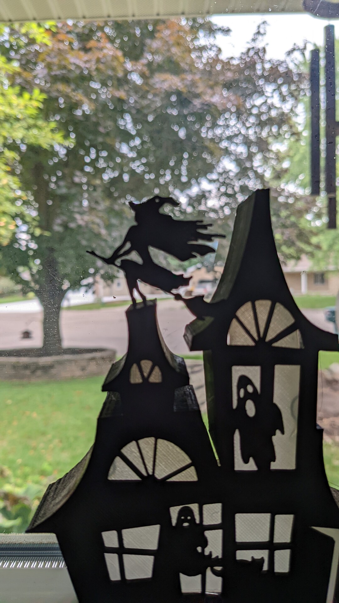 Halloween Decoration, Haunted House With Ghosts and Witch, Light up ...