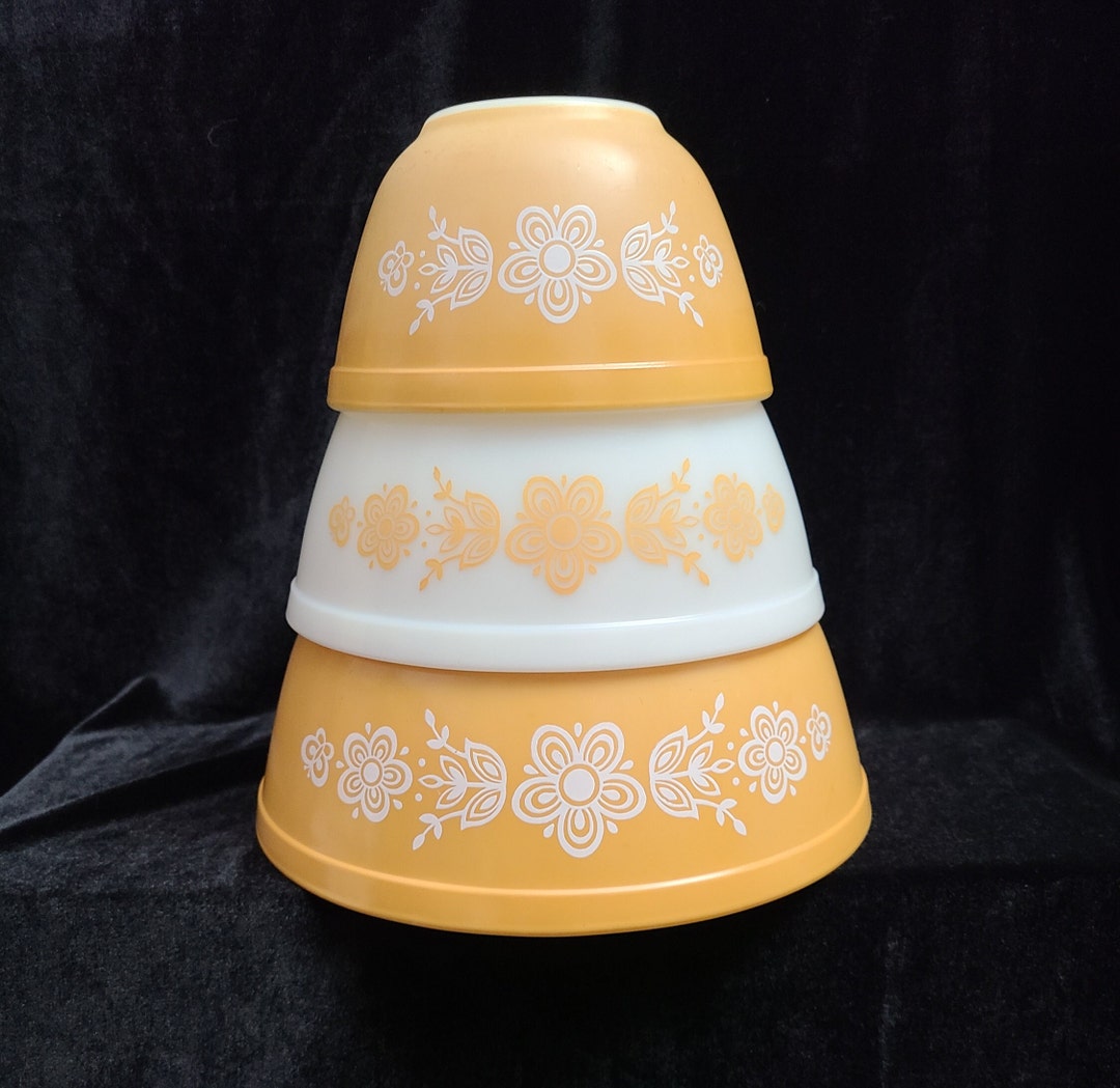 1972 Design Pyrex Butterfly Gold 3 Bowl Set - Etsy