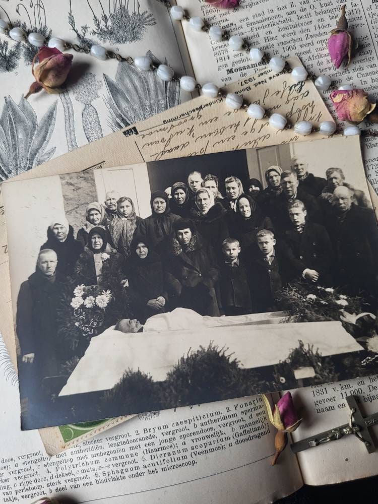 Beautiful Funeral Postmortem Surrounded by Family - Etsy