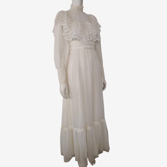 Vintage 1970s Candy Jones Light Cream Victorian Reviv… - Gem