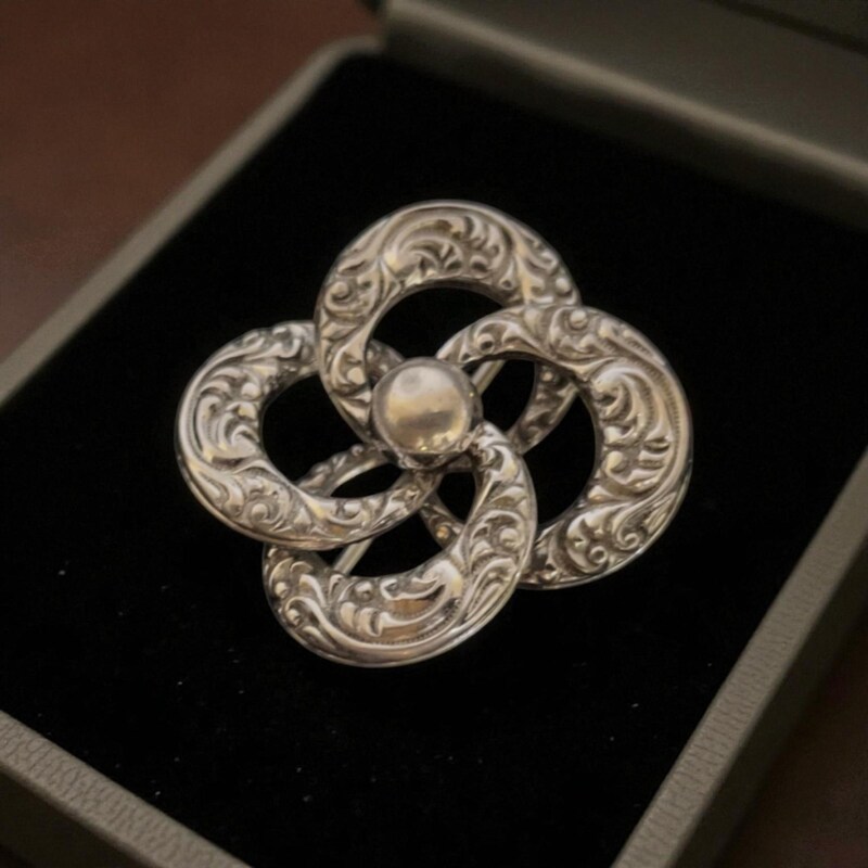 Love Knot Brooch - Etsy