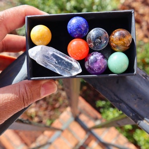 7 Chakra Mini Spheres Set With Clear Quartz Raw Point Healing Crystals ...