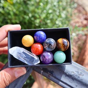 7 Chakra Mini Spheres Set With Clear Quartz Raw Point Healing Crystals ...