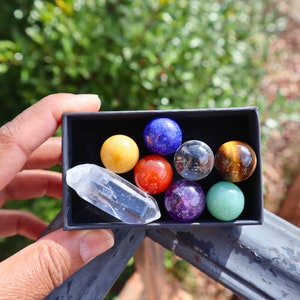 7 Chakra Mini Spheres Set With Clear Quartz Raw Point Healing Crystals ...