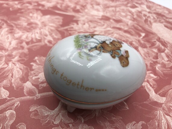 Vintage Tiny Talk Porcelain Footed Egg Trinket Box ma… - Gem