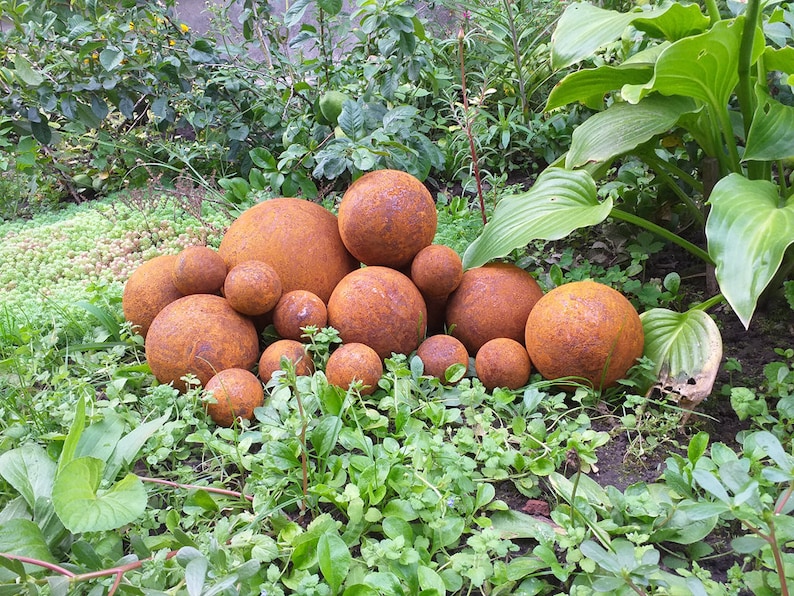 Rusty Metal Garden Ball Set: Rustic Outdoor Home Decor - Etsy