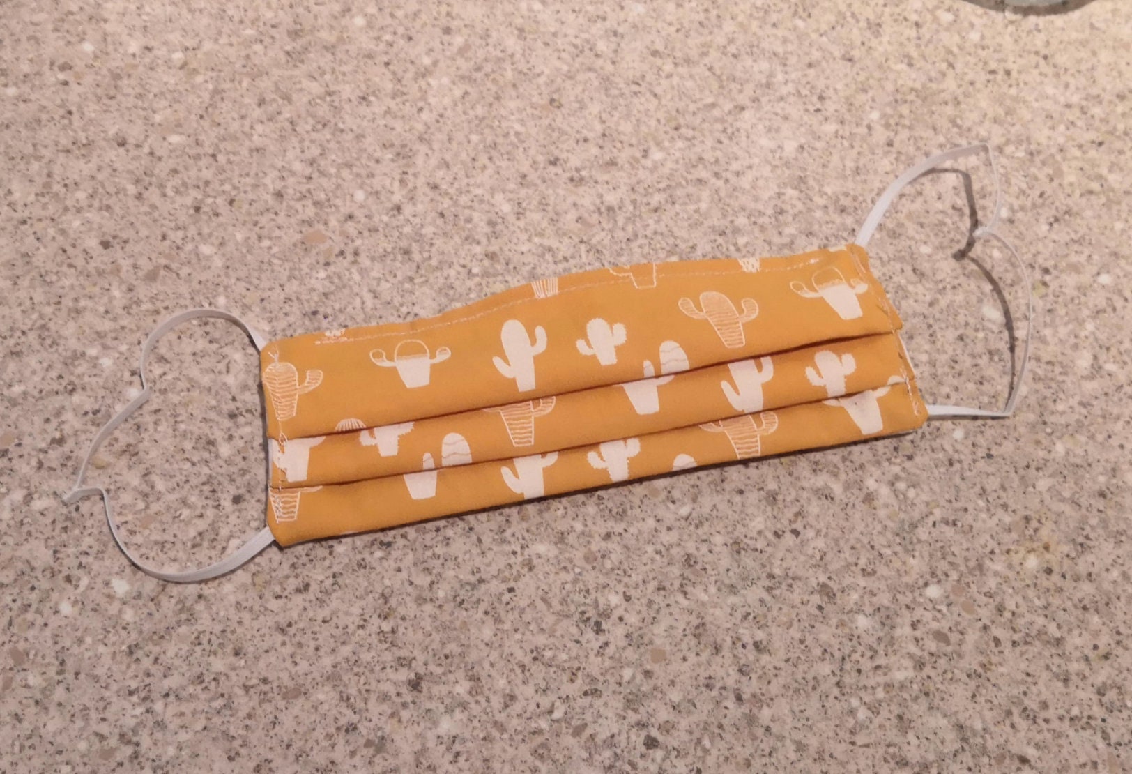 Mustard Yellow Cactus Face Mask (Handmade0 - Etsy.de