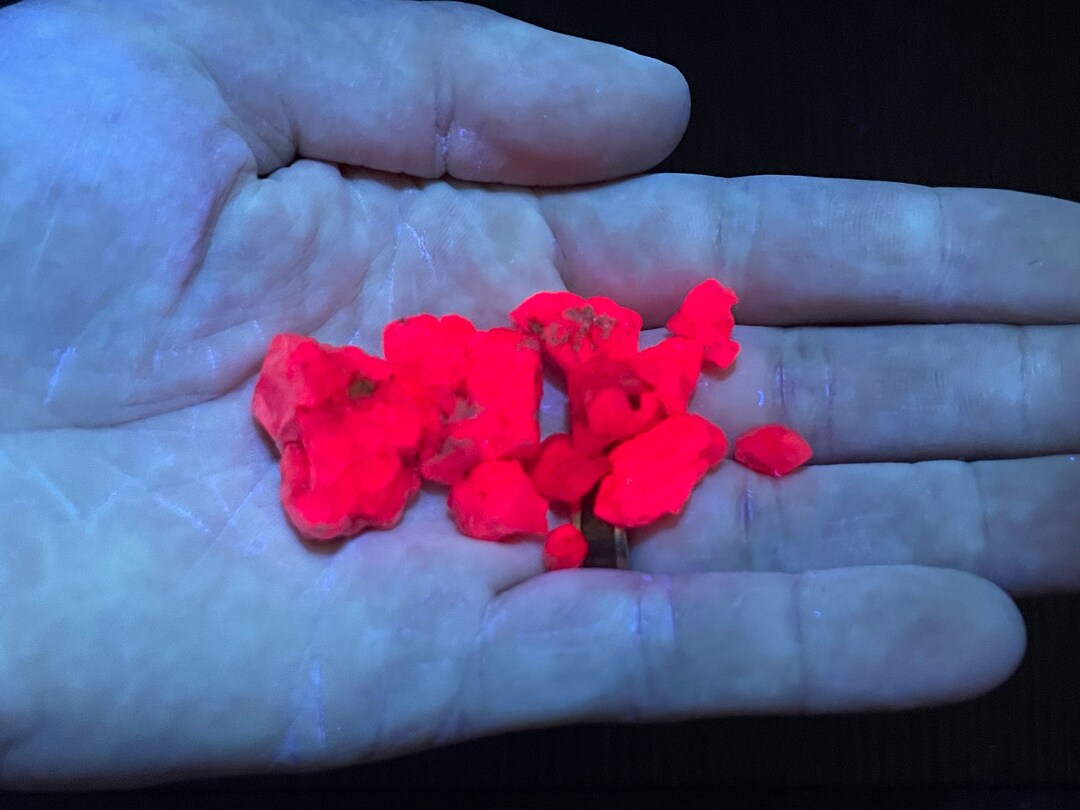 Highly Fluorescent Spinel Crystals From Tanzania - Spinel Rough ...