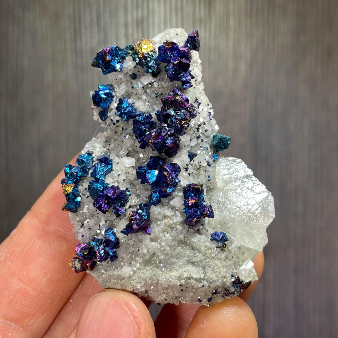 Iridescent Chalcopyrite Crystals With Dolomite From the Sweetwater Mine ...