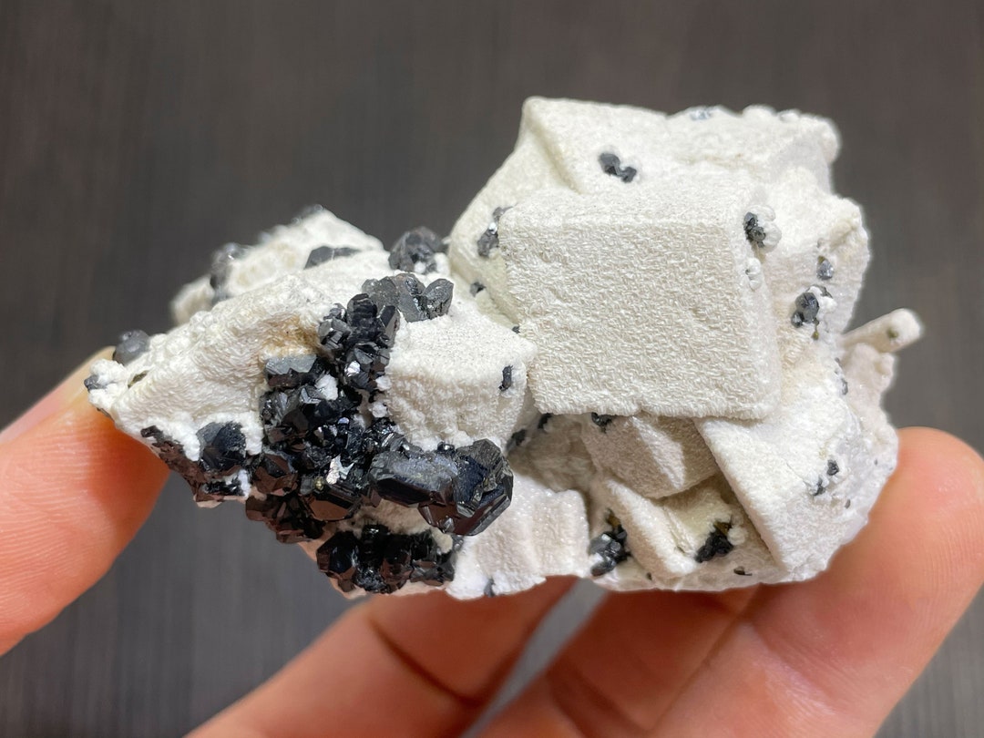 Fluorescent Calcite, Dolomite, Sphalerite and Pyrite From Naica Mine ...