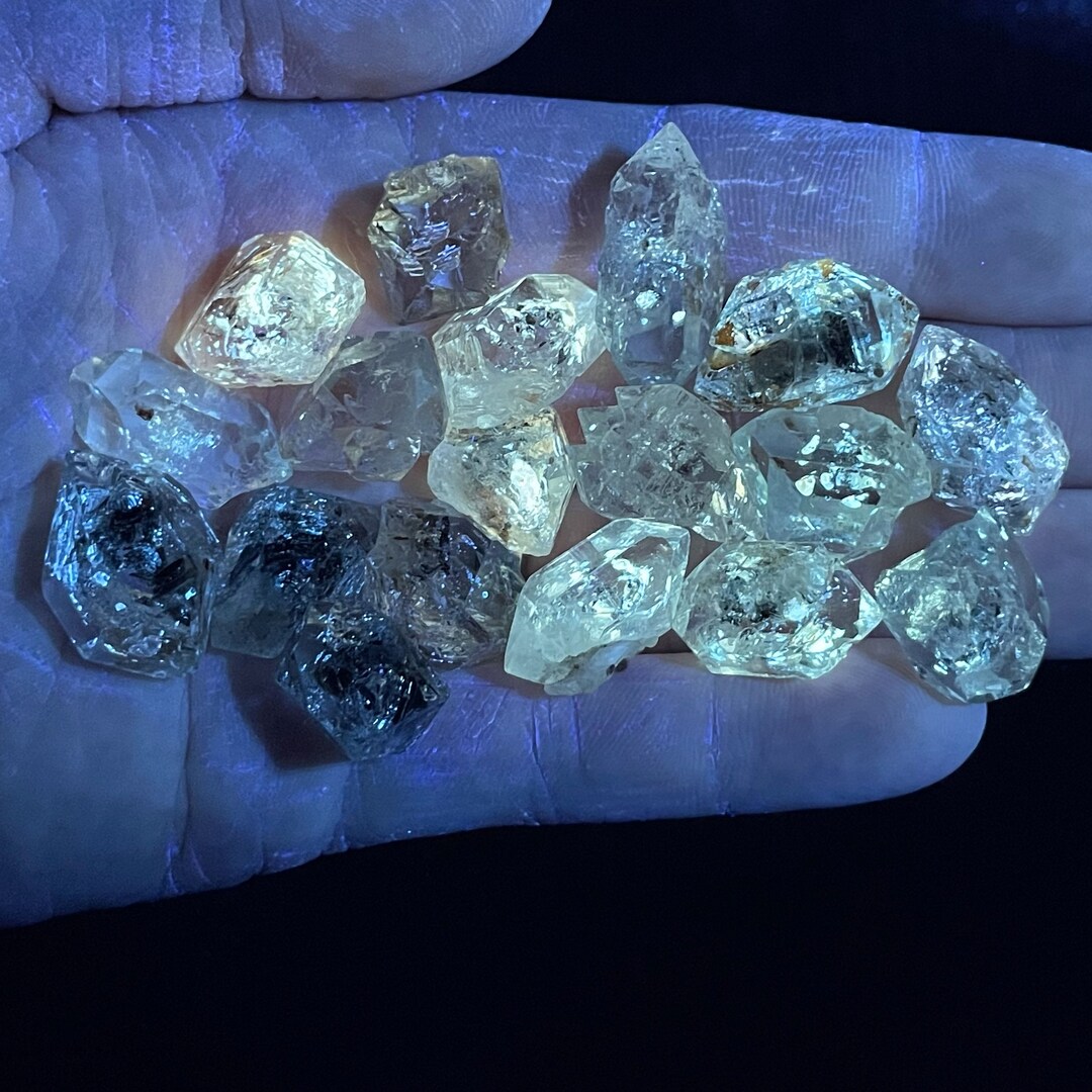 Group of Lustrous Quartz Crystals - "herkimer Diamond" Style With ...