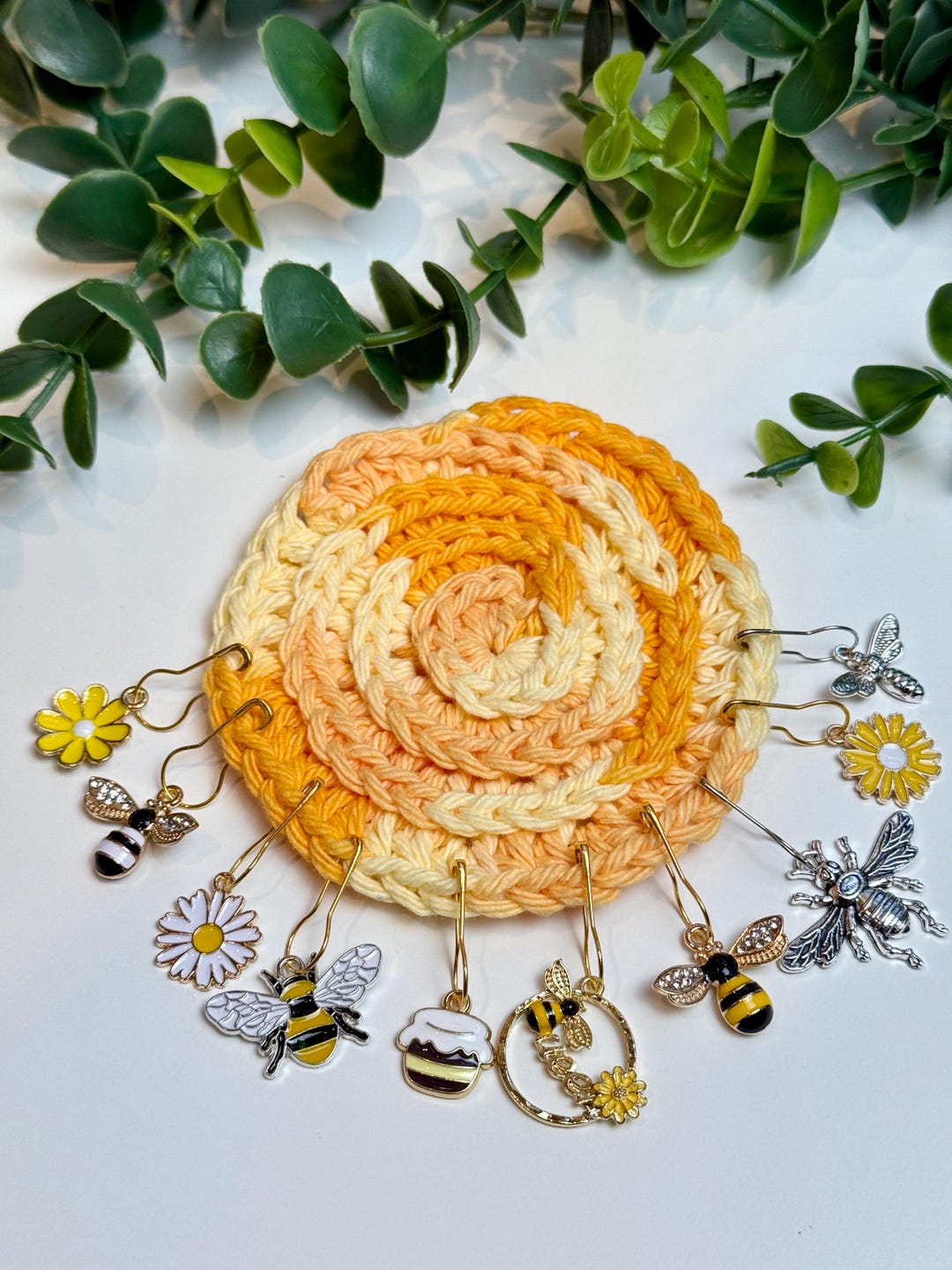 Crochet Queen Bee Theme Stitch Markers, Set of 10 Bee Markers, Bee ...