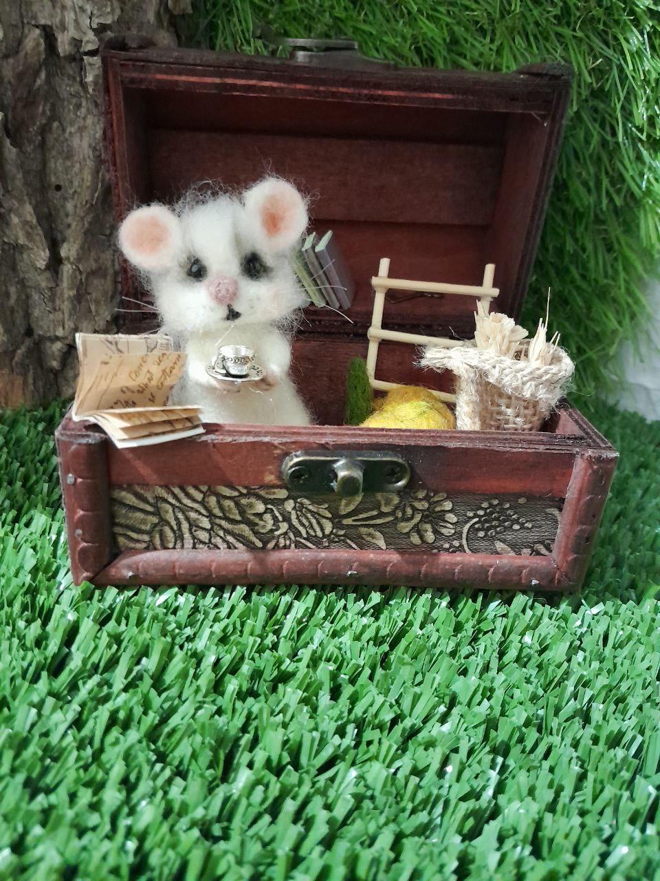 Felted Little Mouse Lives in the Treasure Chest. Felting Decoration ...