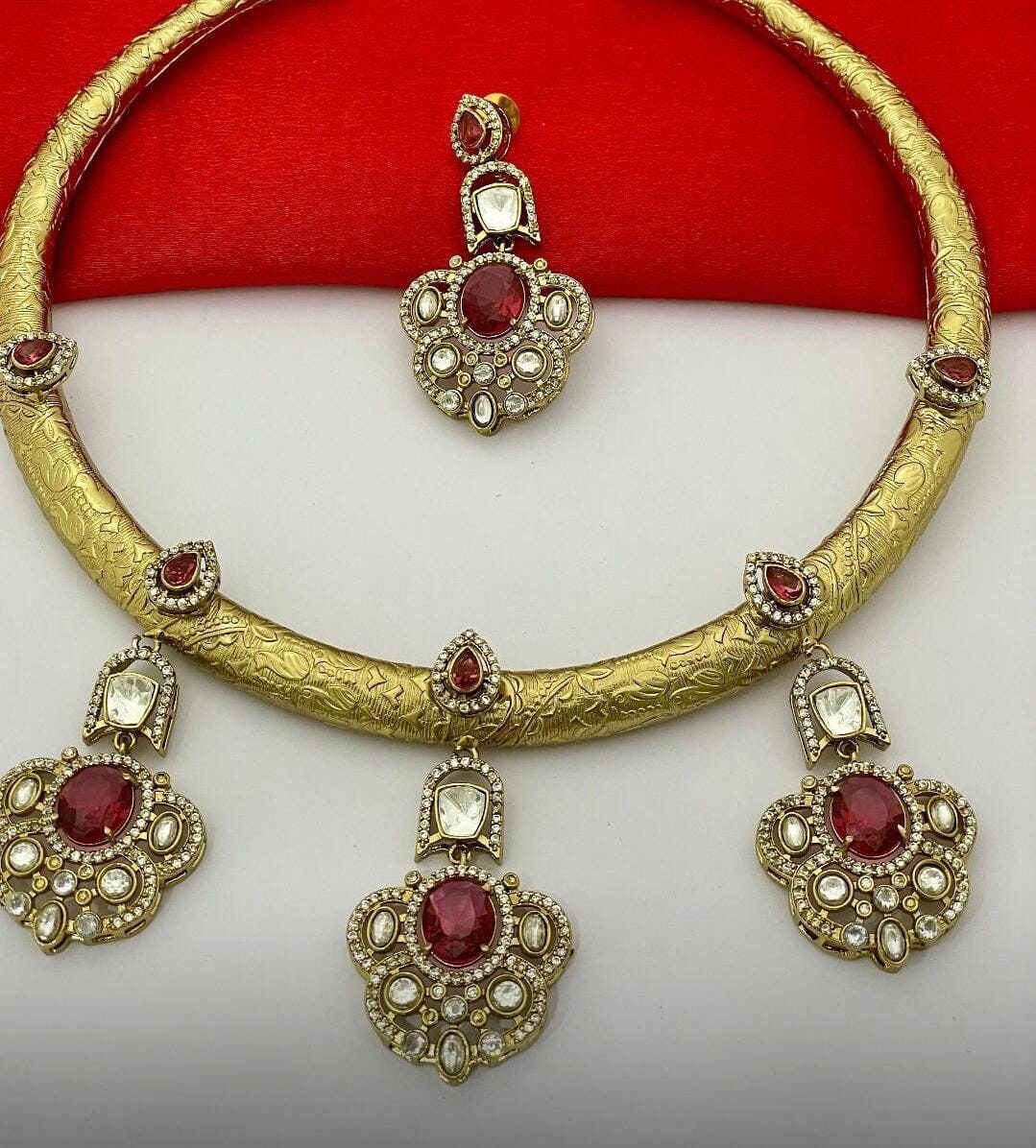 Gold Hasli, Antique Hasli,gorgeous Necklace, Charm Necklace,sabyasachi ...