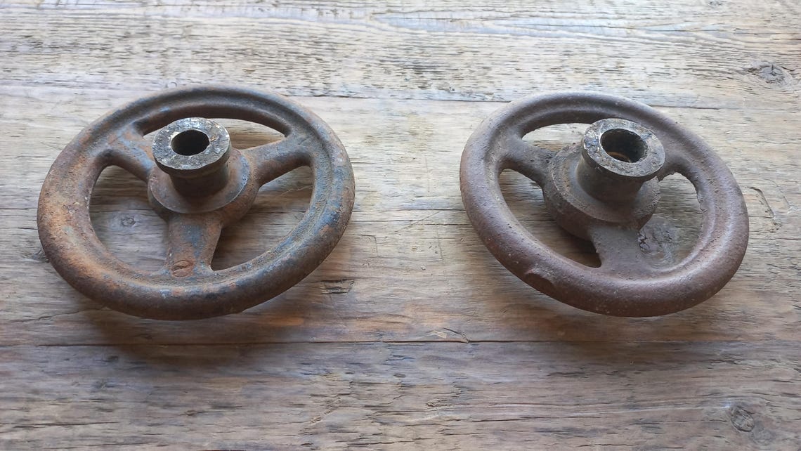 Vintage Rusty Cast Iron Flywheel: Steampunk Industrial Decor (6 Inch ...