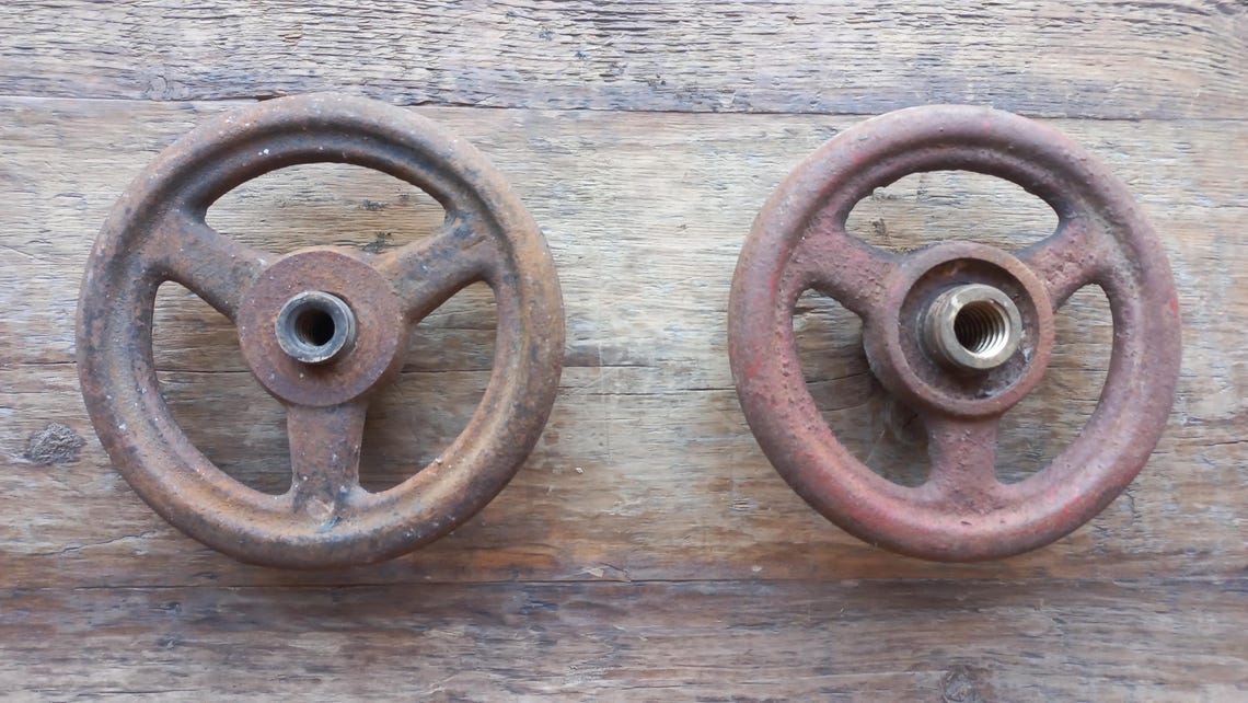 Vintage Rusty Cast Iron Flywheel: Steampunk Industrial Decor (6 Inch ...