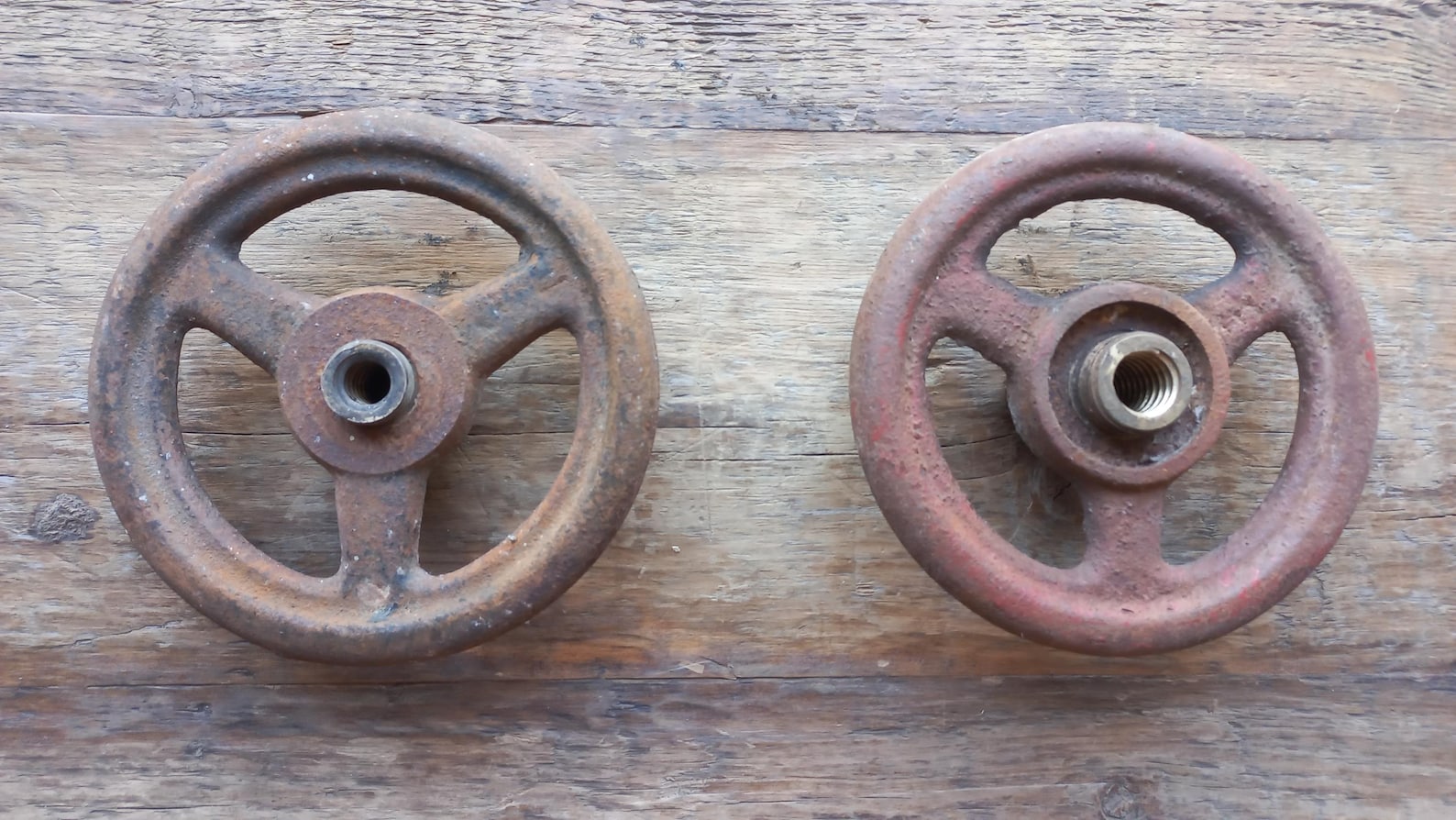 Vintage Rusty Cast Iron Flywheel: Steampunk Industrial Decor (6 Inch ...