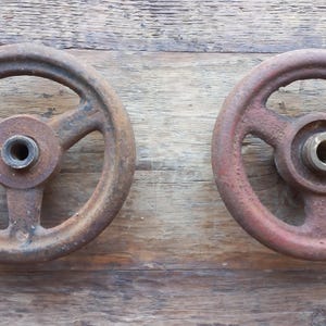 Vintage Rusty Cast Iron Flywheel: Steampunk Industrial Decor (6 Inch ...