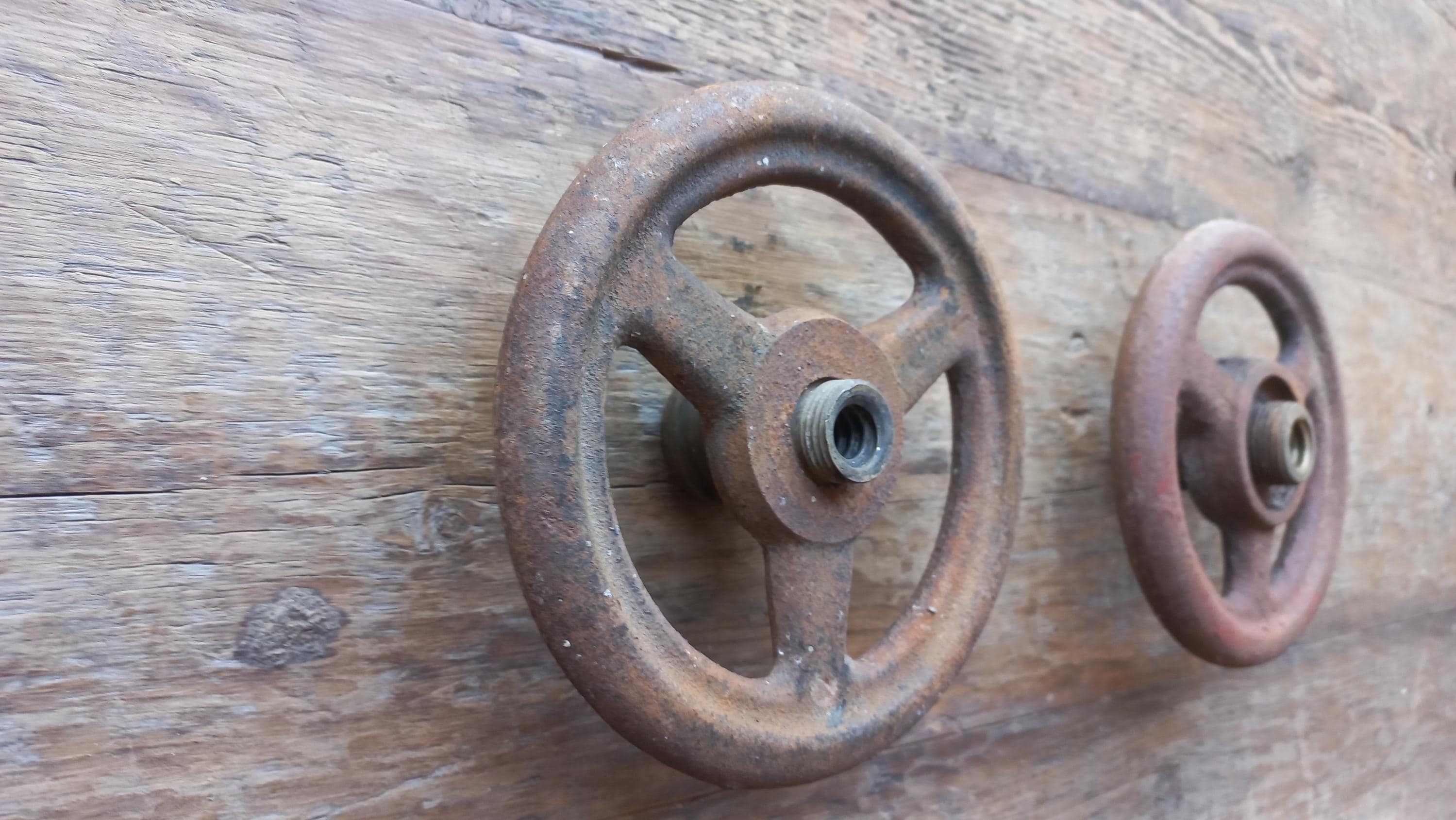 Vintage Rusty Cast Iron Flywheel: Steampunk Industrial Decor (6 Inch ...