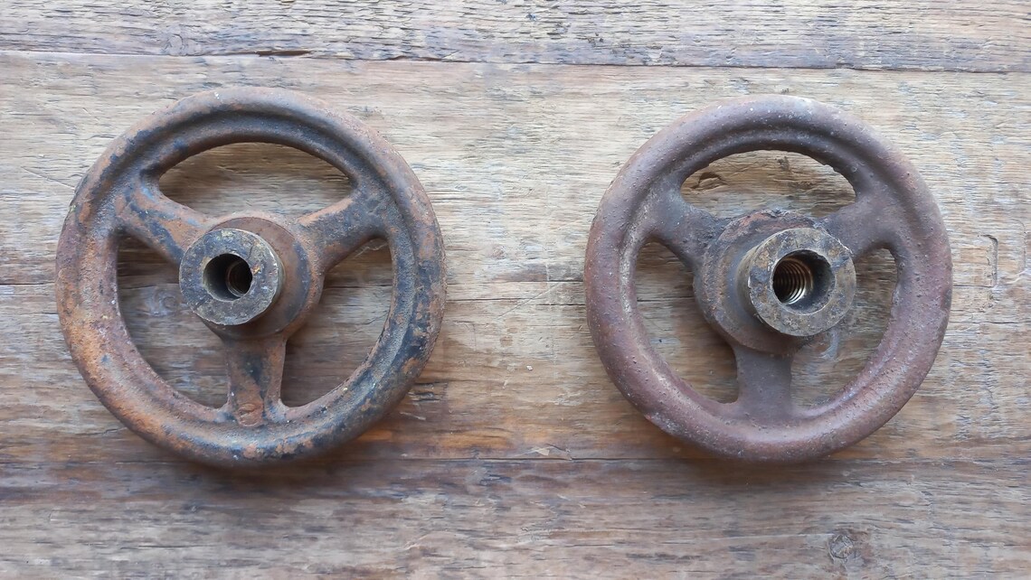 Vintage Rusty Cast Iron Flywheel: Steampunk Industrial Decor (6 Inch ...