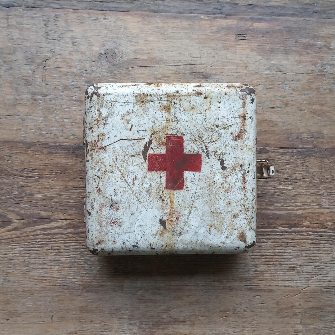 Vintage Soviet Metal First Aid Kit, Rusty Medical Box - Etsy
