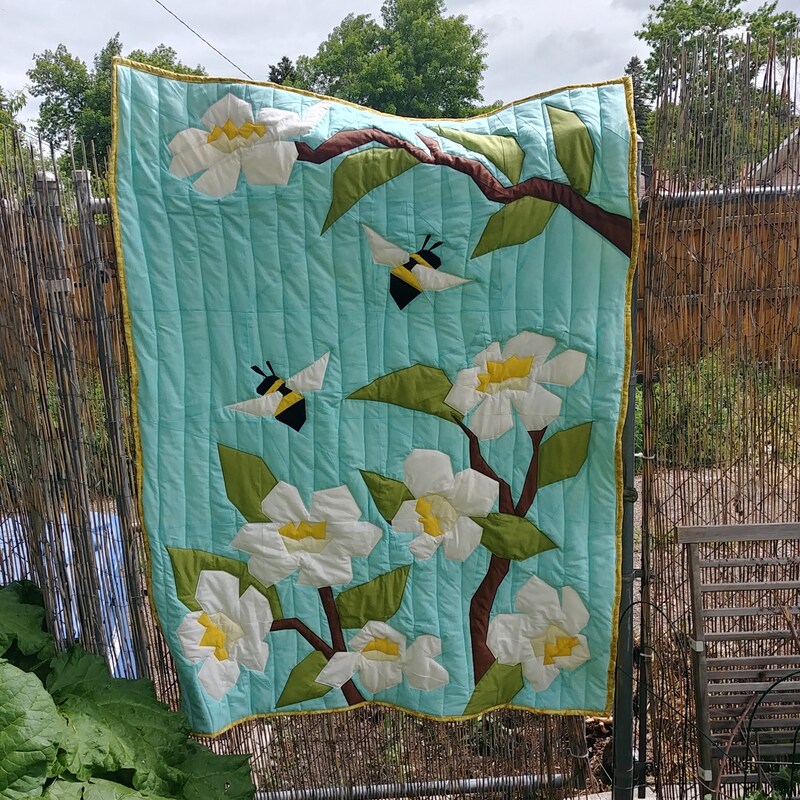 Bee Quilt - Etsy