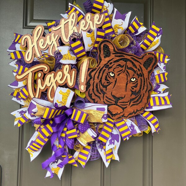 College Wreath - Etsy