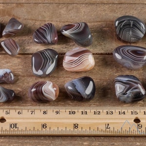 AGATE BANDED Tumbled Crystals – Grey – Crystal Grid, Mediation Stones ...