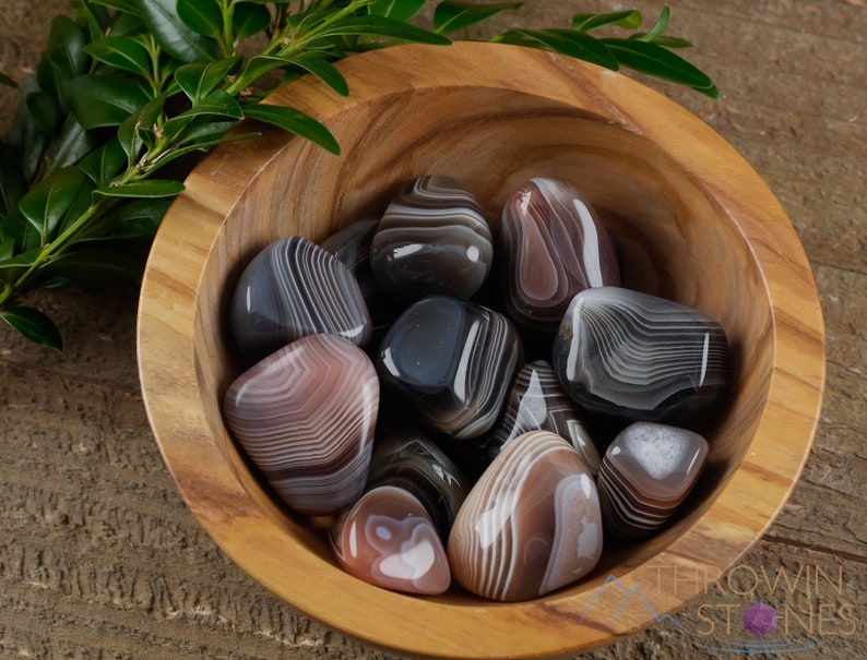 AGATE BANDED Tumbled Crystals – Grey – Crystal Grid, Mediation Stones ...