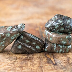 NUNDERITE Tumbled Crystals - Crystal Grid, Mediation Stones ...