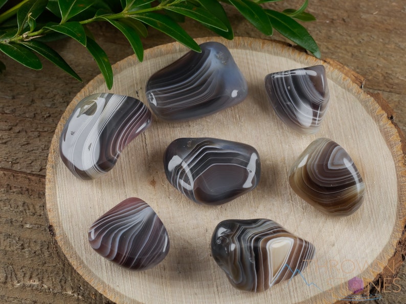 AGATE BANDED Tumbled Crystals – Grey – Crystal Grid, Mediation Stones ...