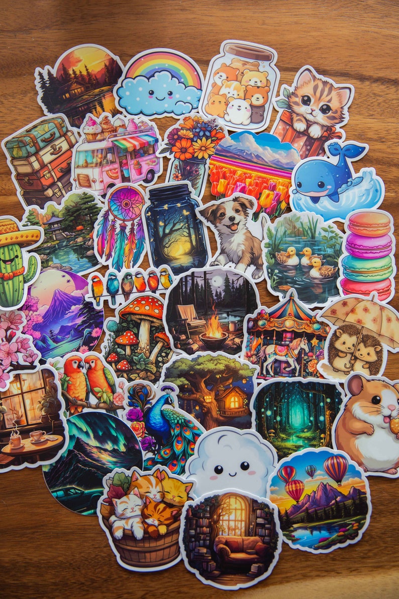 Adesivo Montagne Nebbiose al Mattino - 3 x 3 pollici - Decalcomania in ...