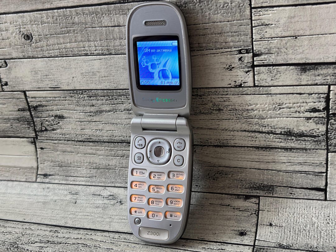 Sony Ericsson Z300i Vintage Flip Phone, GSM Tested - Etsy