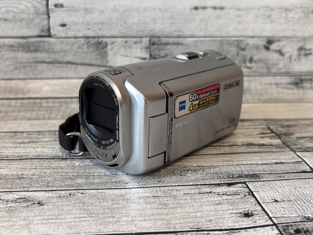 Sony DCR-SX40 Camcorder. 60x Optical Zoom. 4GB Memory. Exmor Zeiss Lens ...