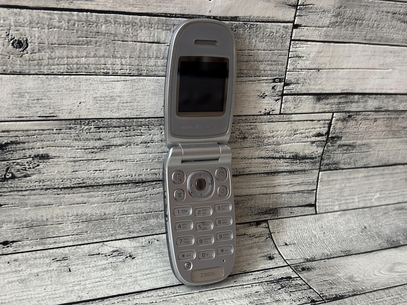 Sony Ericsson Z300i Vintage Flip Phone, GSM Tested - Etsy