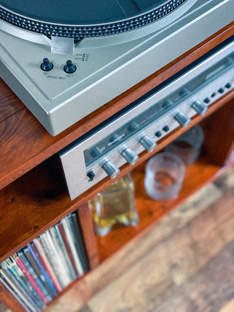 Upcycled Pallet Record Player Table: LP Vinyl Storage Console - Etsy